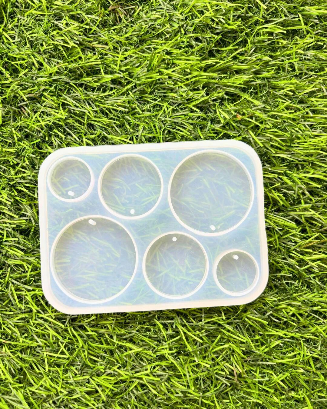 6 Cavity Round Jewellery & Keychain Mould – Epoxy Art India